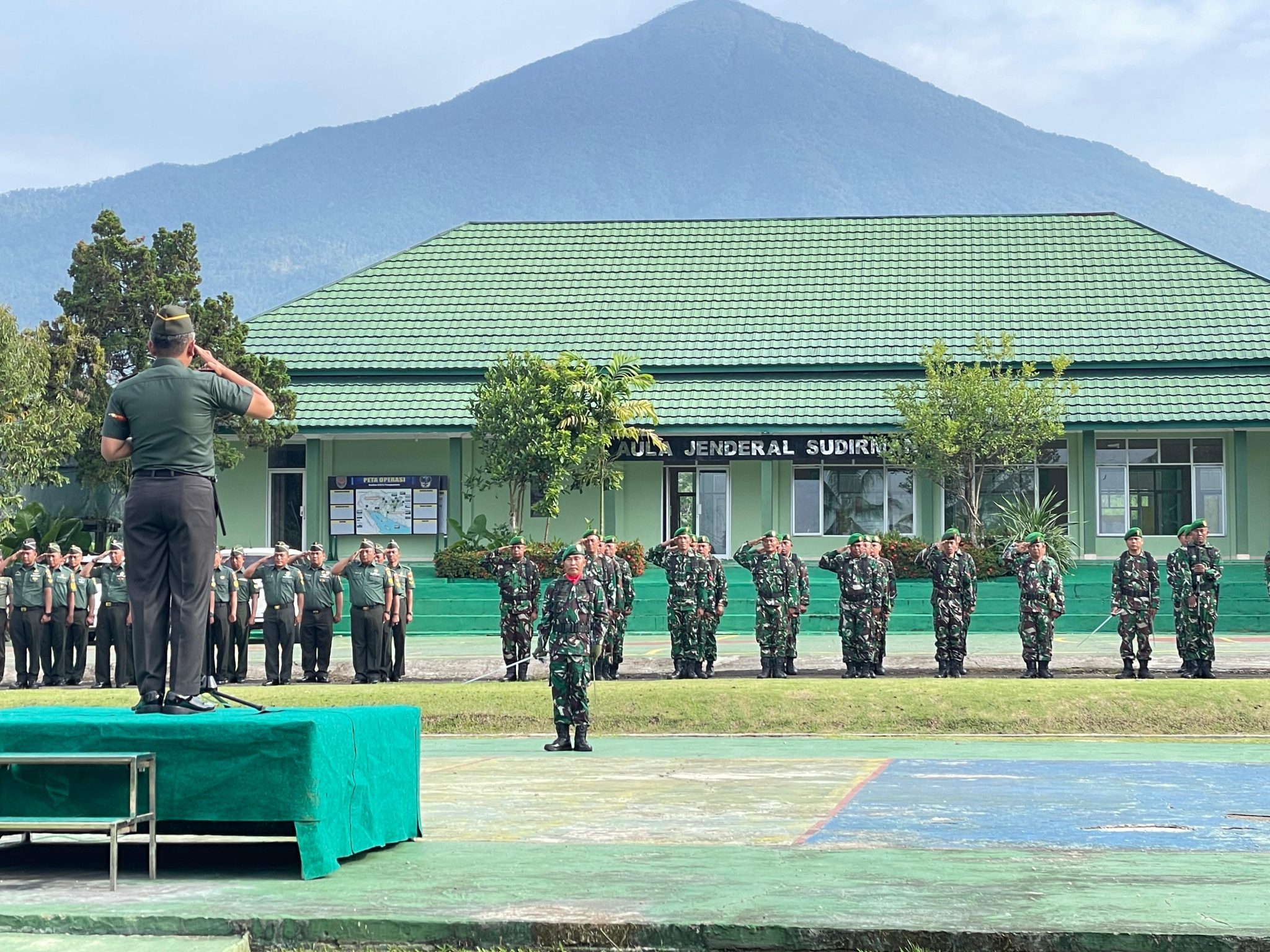 Dandim 0424/Tanggamus Pimpin Upacara Bendera Awal Bulan Januari 2026 ...